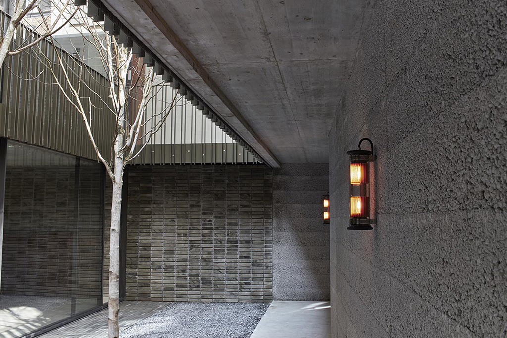 DCW Éditions by CHANINTR