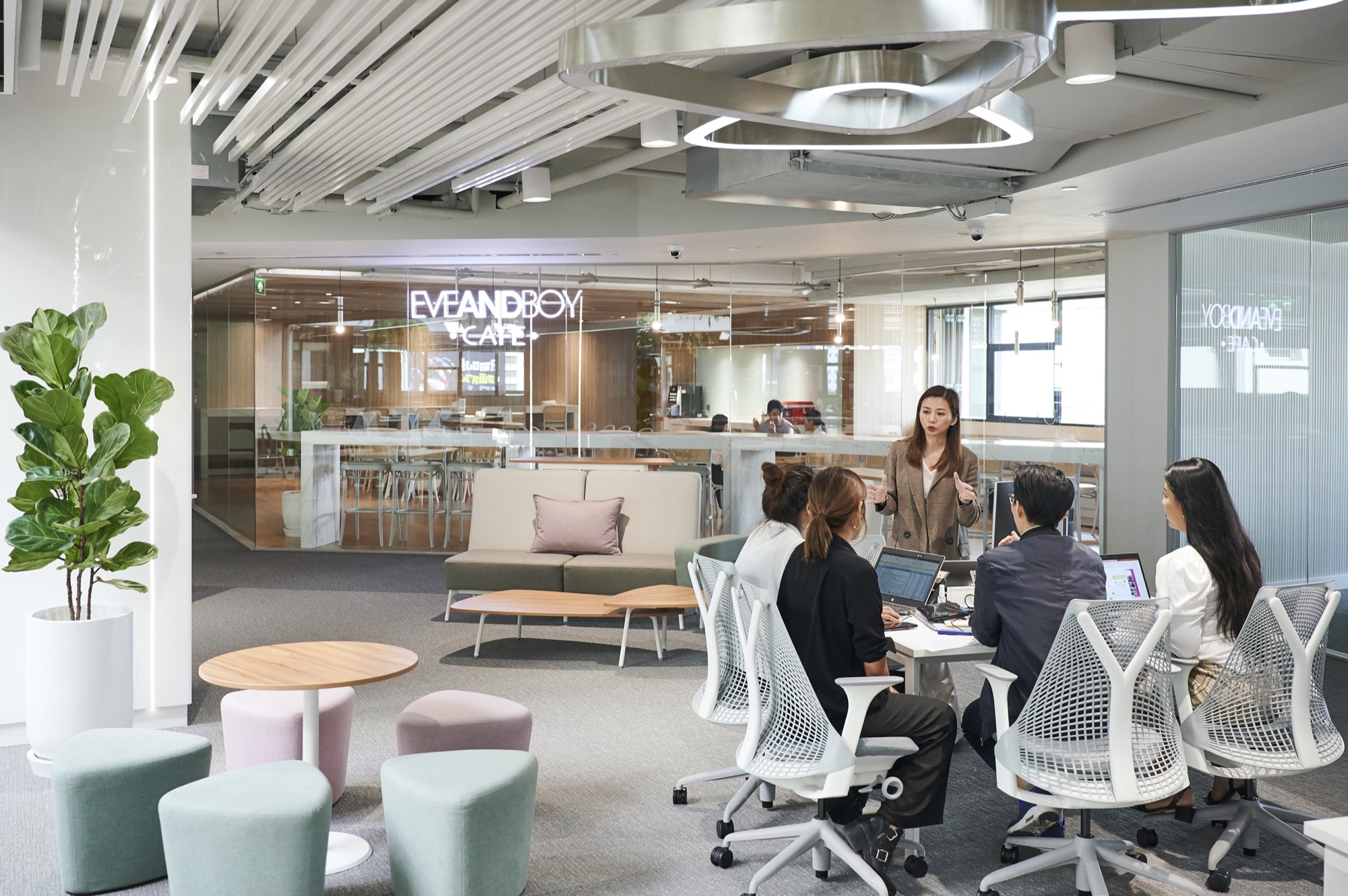 EVEANDBOY Office | CHANINTR